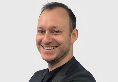 Tobias Hölsch - DevOps Conference & Camps